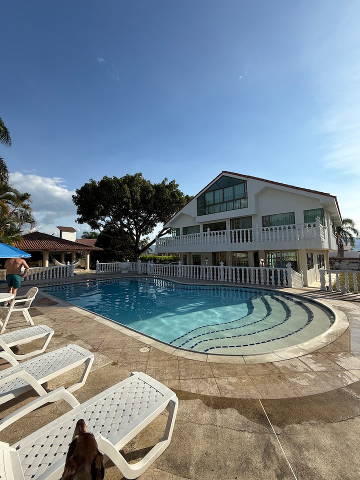 Hermosa Casa En Chinauta - San Bernardo, Colombia