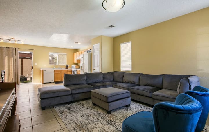 Private Room In Gated Community: Room 1 - Albuquerque, NM