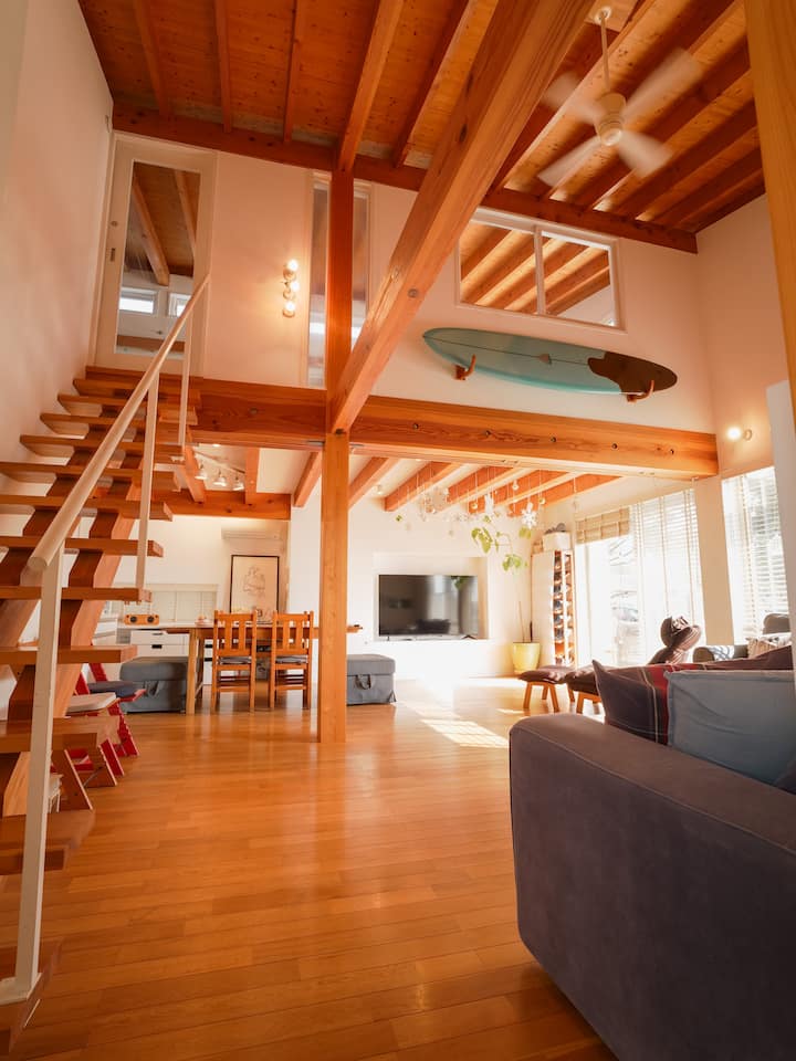 モミの木を眺めながら、庭で焚き火が囲める家 - 豐橋市