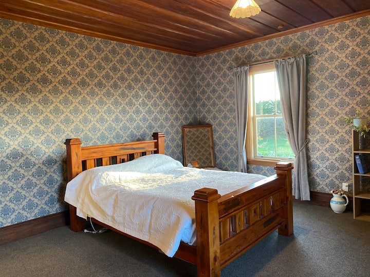Rural Homestead C1888 On A Farm, Queen Blue Room - Palmerston North