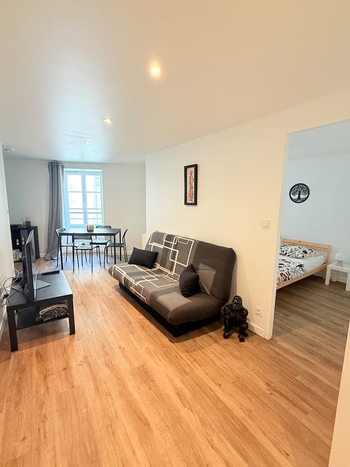 6-niché Derrière La Charmante éGlise Du Palais - Le Palais