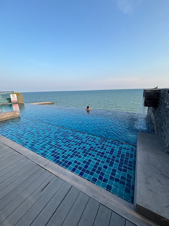 Spacious Luxury Beachfront Condo - Rayong