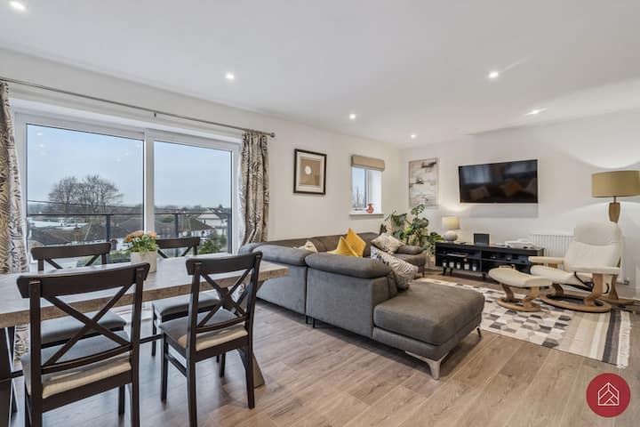 Open Plan- Penthouse Flat - Oxfordshire