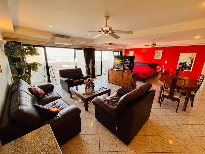 Top Floor Seaview Condo - 600m From Walking Street - Pattaya City