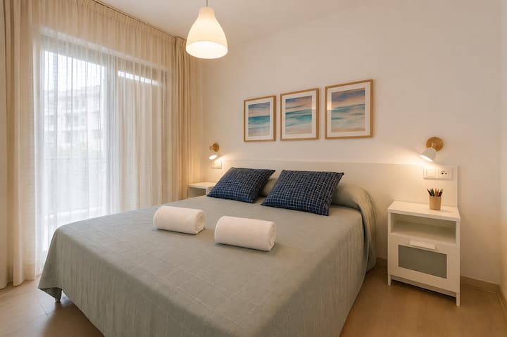 Sunny · 5 Min To Beach · Pool & Beach · Smart Tv - Salou
