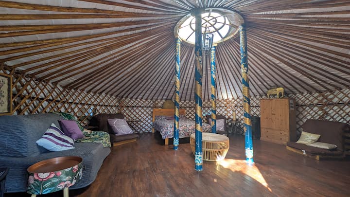 Hedgehog Hollow - Meadow Lake Glamping - Banbury