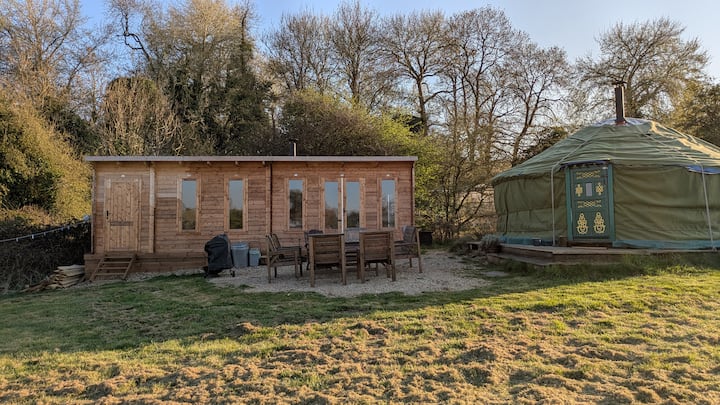 Robin Roundhouse - Meadow Lake Glamping - Banbury