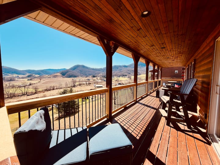 Stunning Hillside Log Cabin - Maggie Valley, NC