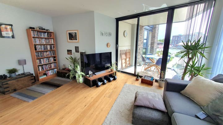 Harbourside Modern Apartment - Bristol