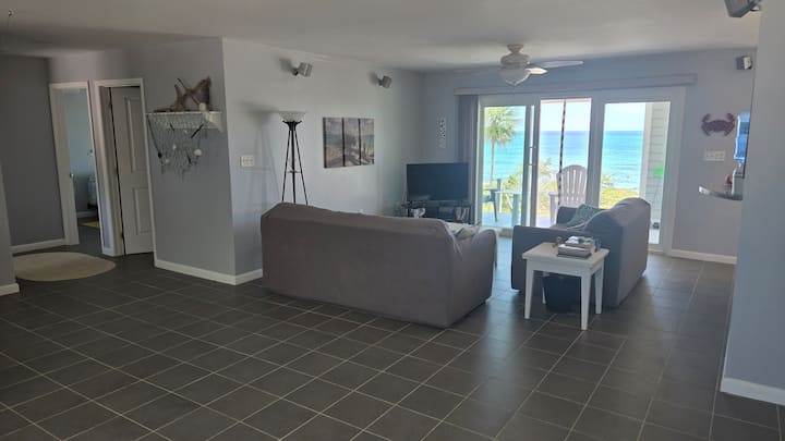 The Kiki House - The Bahamas