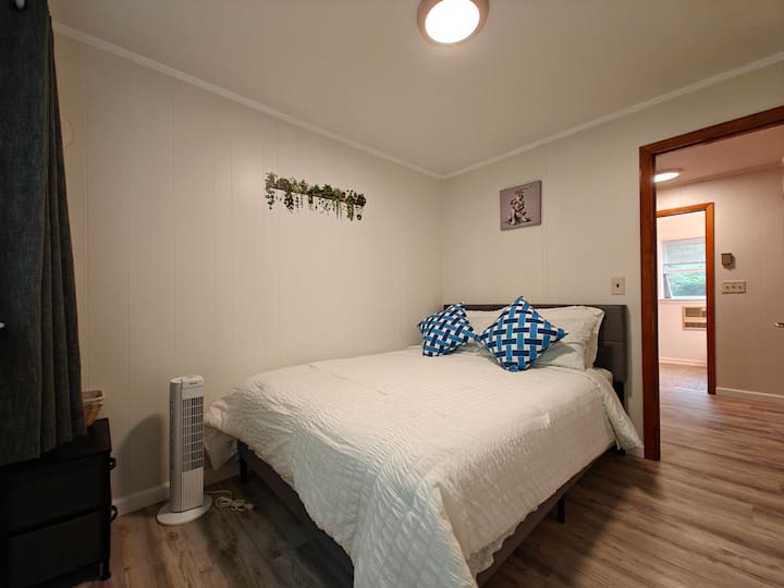 Entire Floor Cozy And Newly Decorated - Blacksburg, VA