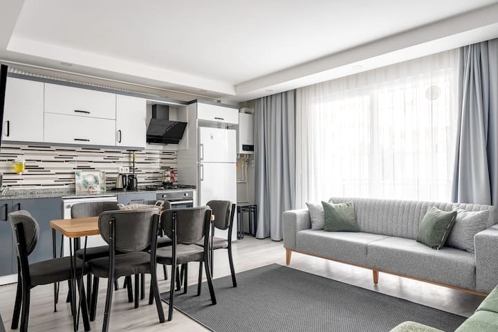 3-hadrian Kapısı Yakını Büyük Daire 3 Yatak Odalı - Antalya