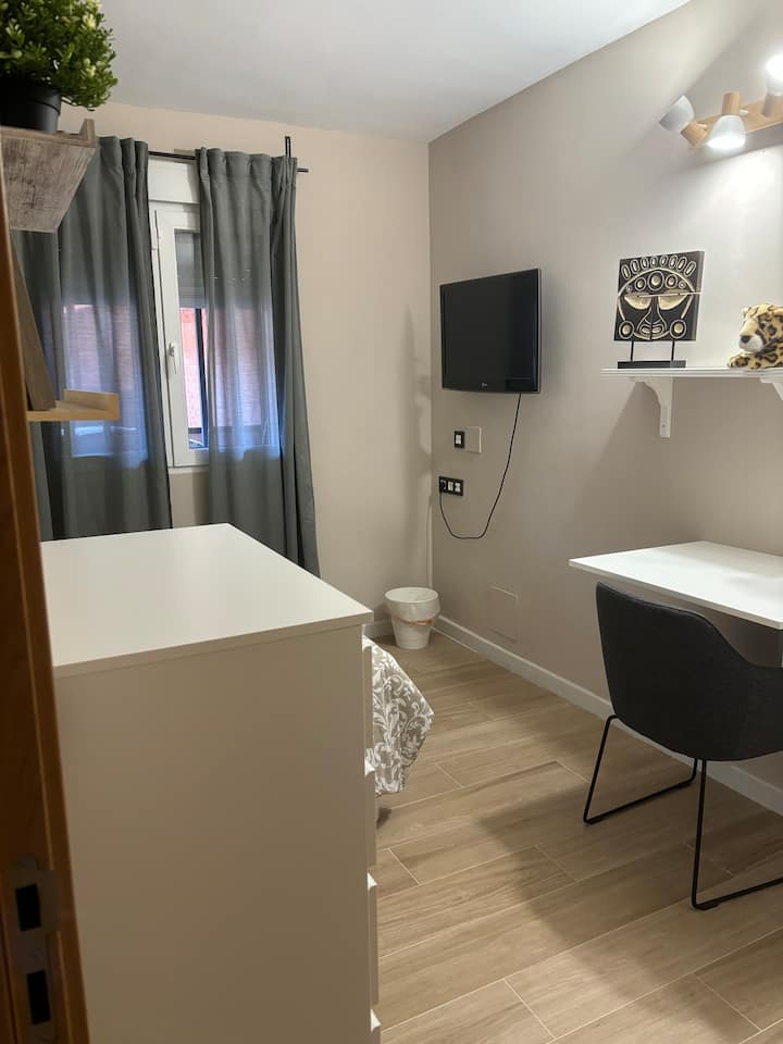 Habitación A 7 Km Del Centro , Aire Acondicionado - Getafe