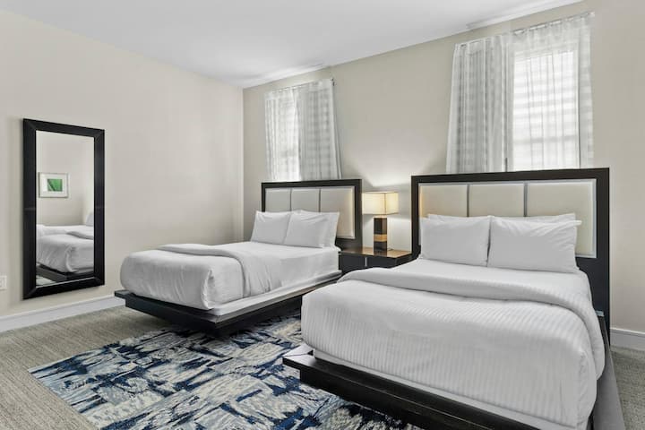 Downtown Doral Studio Sleeps 5, Kitchen, 1070sqft - Doral