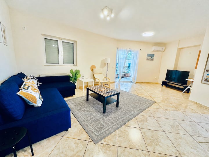 Acropolis Quiet 2-bed Apt With Private Parking - Athènes