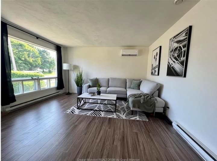 Stylish Urban Retreat - 蒙頓