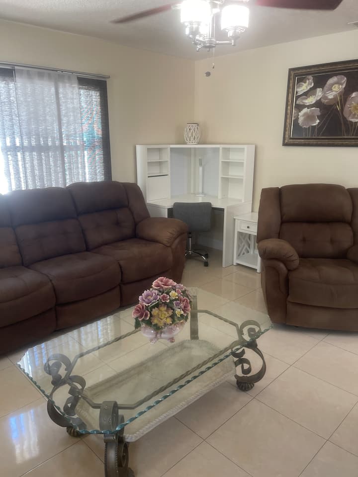 Villa #2 - Near To Stadium “Ideal  For Long Stay" - Tampa, FL