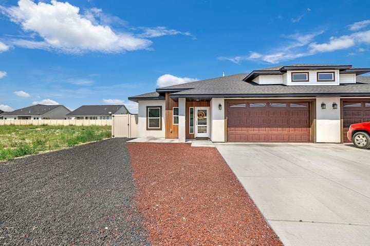 Luxe Stay, Broadmoor Near St Luke’s - Twin Falls, ID