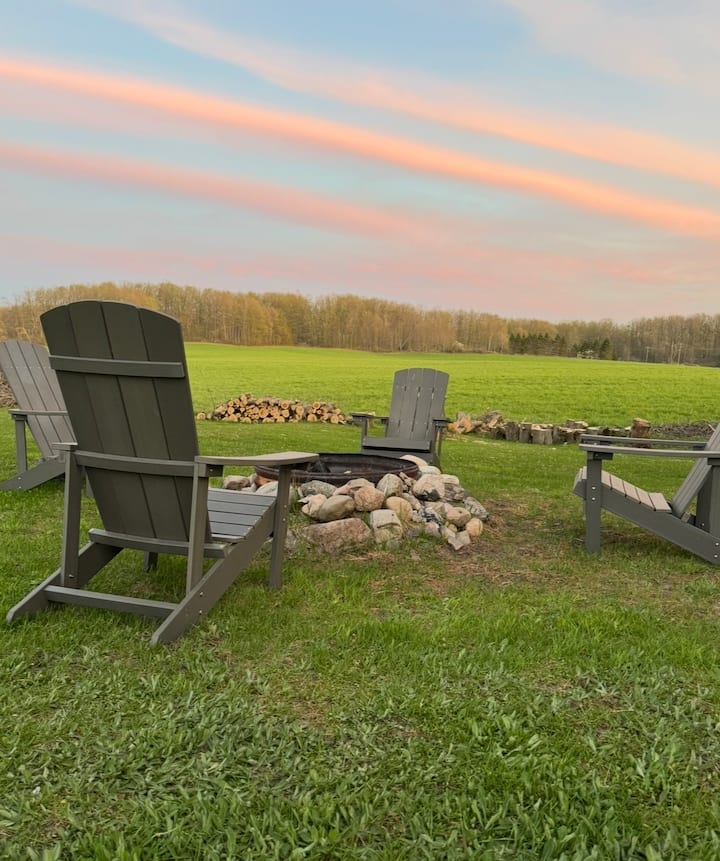 Serene Country Views! Clean And Cozy. A Gem! - Petoskey, MI