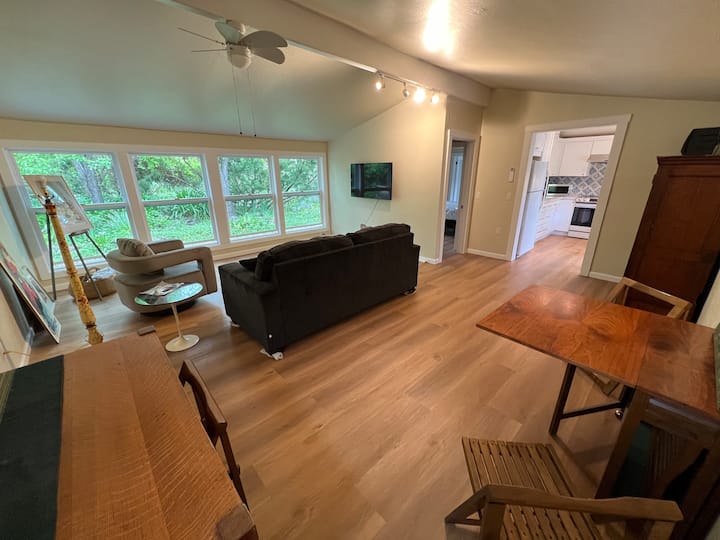 Private Cottage On College Creek - Sebastopol, CA