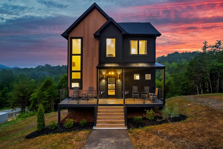 Hot Tub, Heated Pool, Shuffle Board, Arcade & More - Sevierville, TN