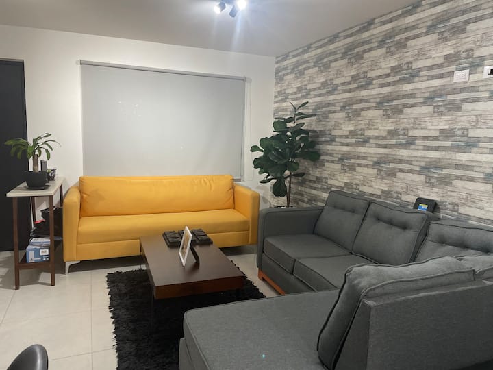 Casa Con Clima En Todas Las Recamaras Y áRea Común - Aguascalientes