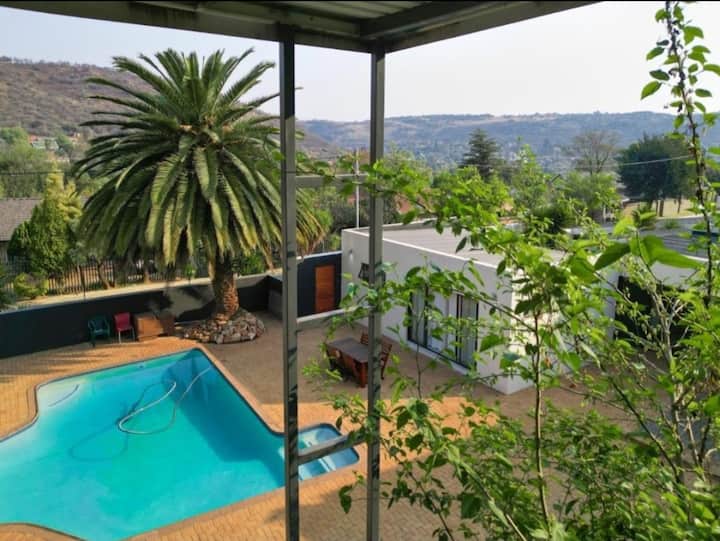 Tsv - Bedroom, Lounge - No Kitchen - Johannesburg&nbsp;South