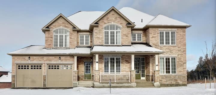 Country Style Mansion - Peterborough
