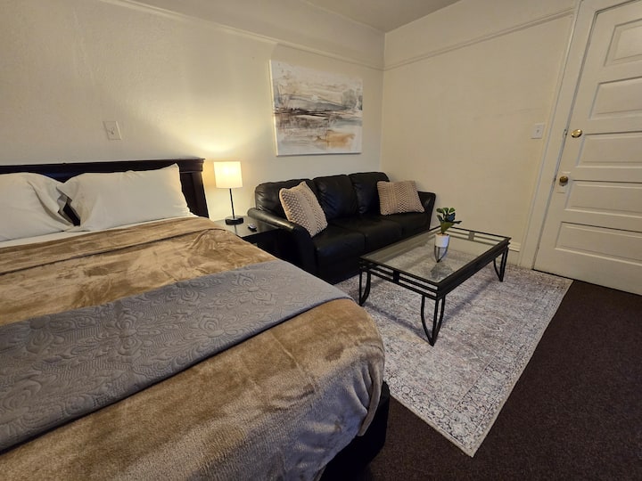 Cozy Victorian Apartment - South Dakota