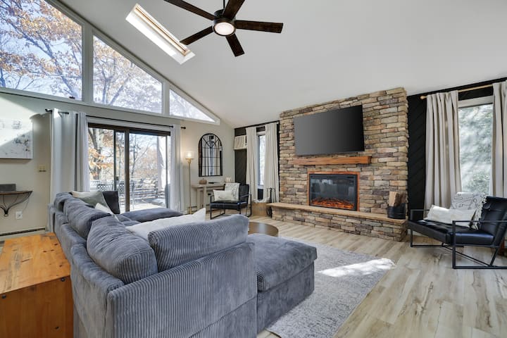 Airy Mountain Retreat W Lg Deck, Lakeview, Game Rm - Pocono Mountains, PA