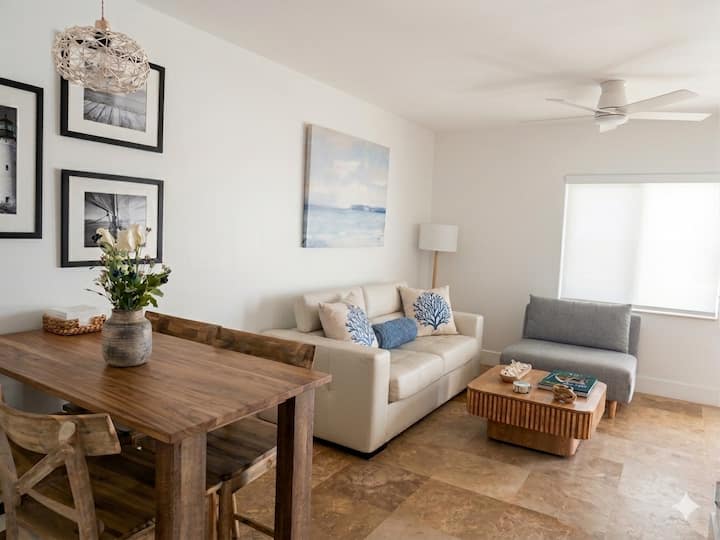 Charming Cozy Apt | Walk To Beach | Key Biscayne - Crandon Park, FL