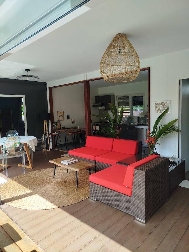 Natura Om Teahupoo Surf Lodge - Polinesia Francesa
