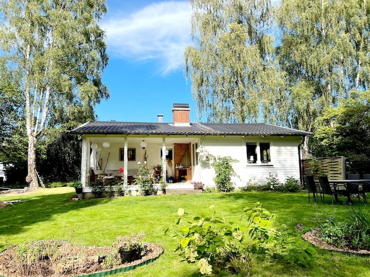 Mysig Stuga Med Stor Trädgård - Hörby