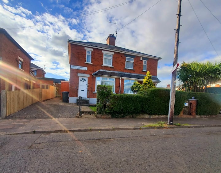 Teach Padear - Belfast