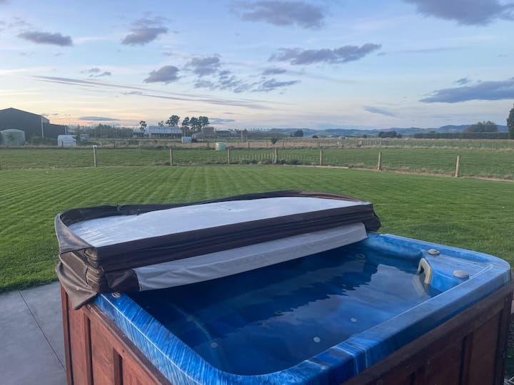 Country Comfort, Eggs On Tap! - Winton, New Zealand