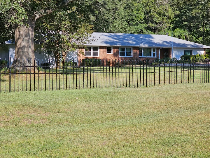 Serene Conyers Escape | Gateway To Atlanta - Conyers, GA