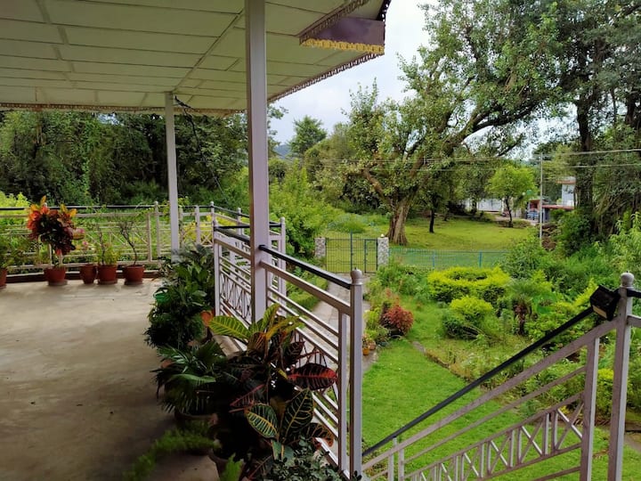 Spacious 2bhk Retreat With Ac & Scenic Veranda - Punjab