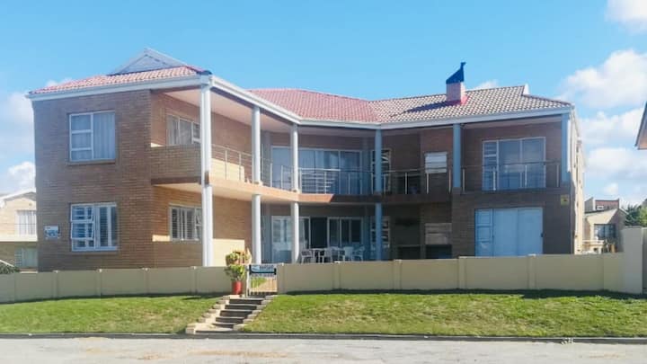 Sea-facing Apartment - Jeffreys Bay