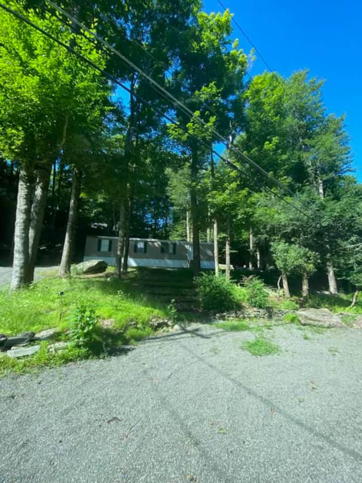 Cozy Lakeside Retreat - Promised Land State Park, Greentown