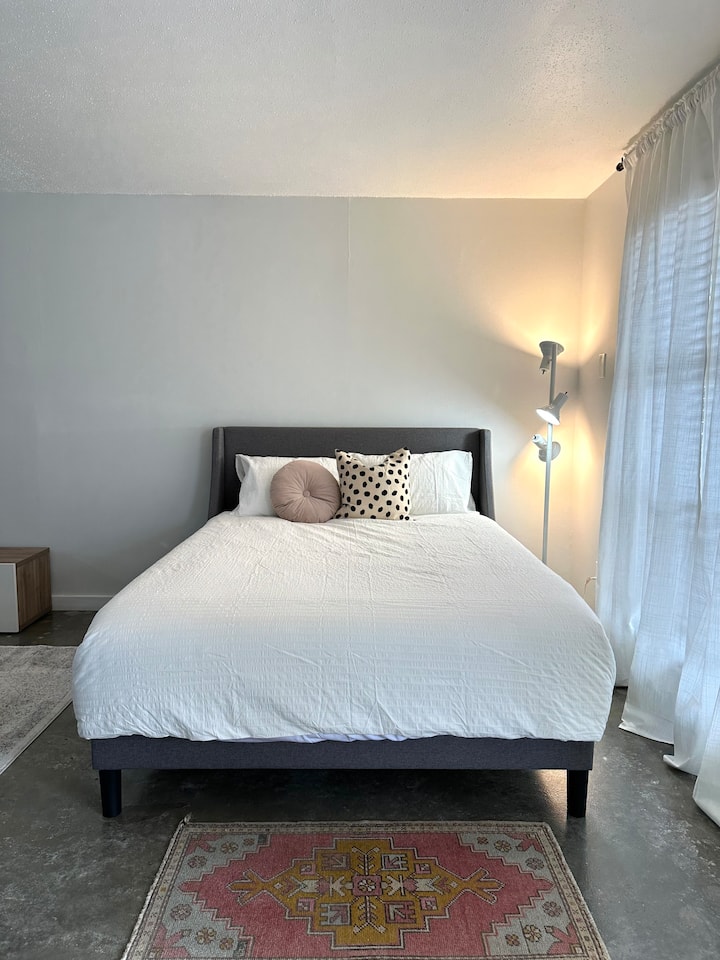 Sophisticated Trinity Park Studio Near Duke - Durham, NC