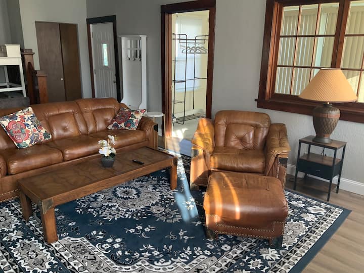 Beautifully Decorated, Spacious Duplex! - Dubuque, IA