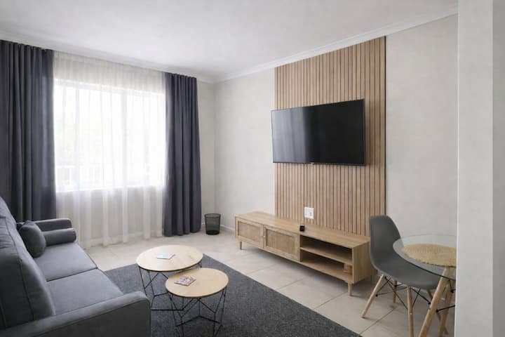 Private Courtyard Retreat Under The Trees - Windhoek