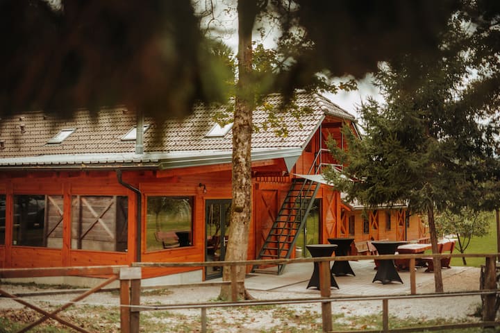 Grandma's Barn At Ranch Mackadam - Kranj