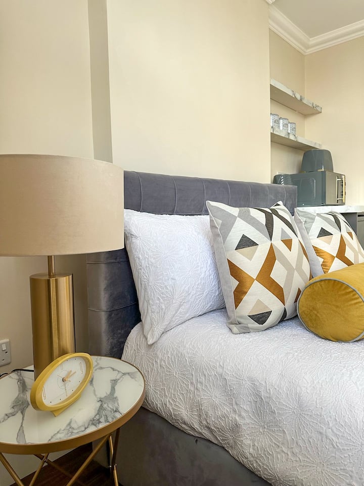 Cozy Modern Room In London - Ilford