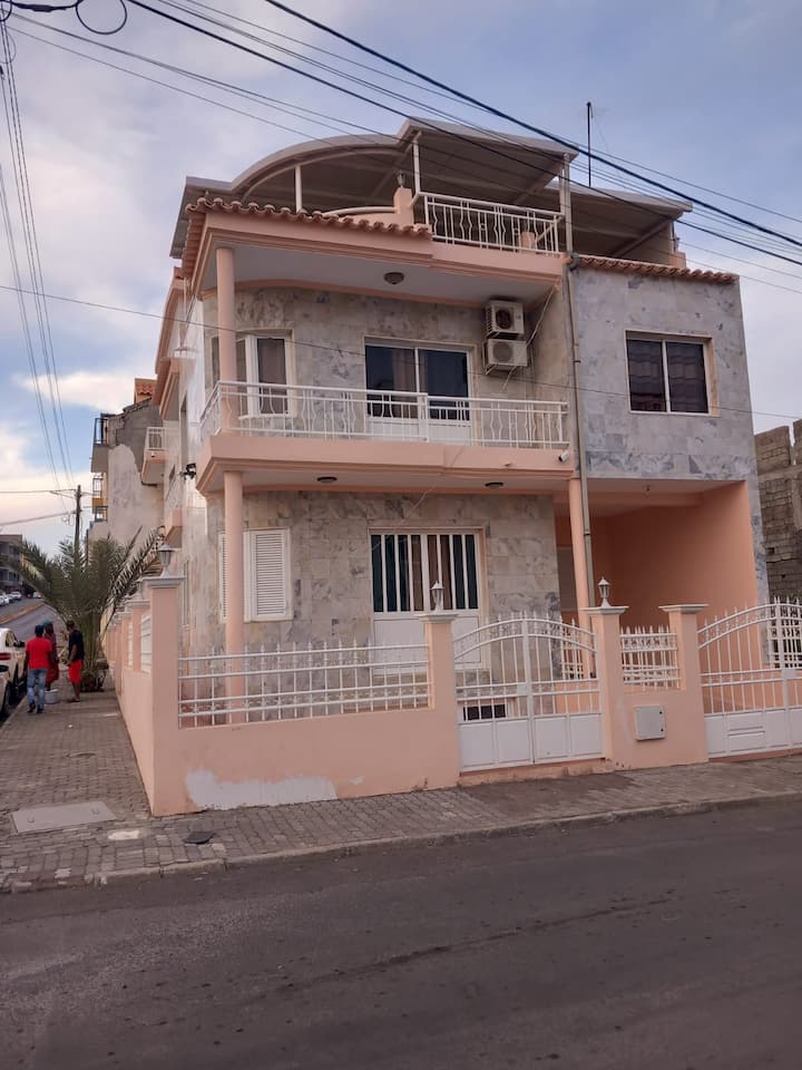 Maison Très Propre Et Calme - Praia