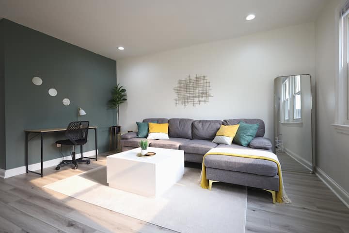 Sunny King Bed Condo - Washington, D.C.