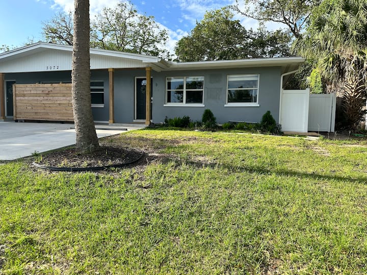 Cottage By The Coast 4 Bd - Pet Friendly - Indian Rocks Beach, FL