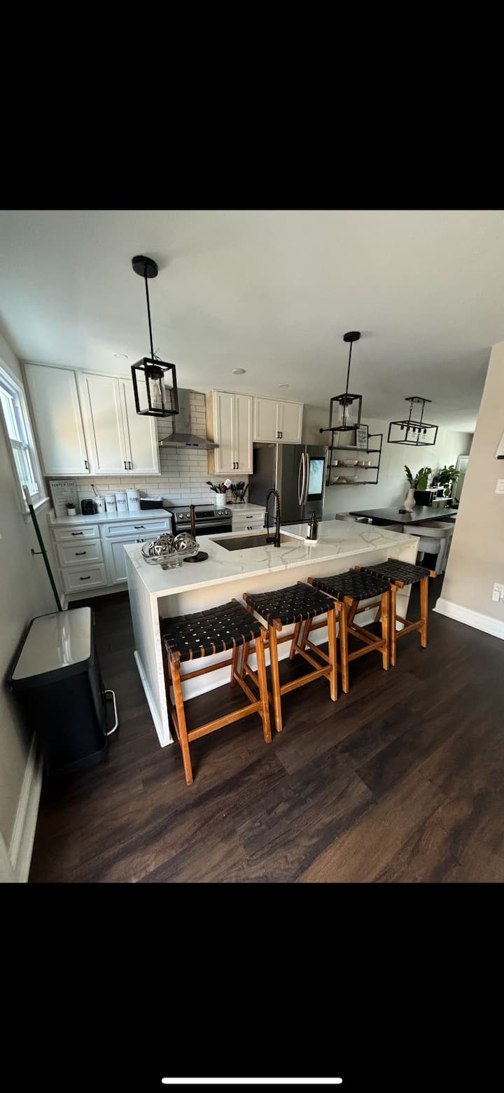 Modern Cozy Home
Added Discount Close To Downtown - National Harbor, MD