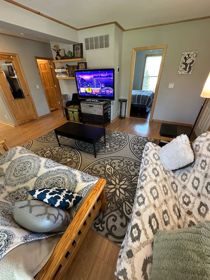 Home By Kirkwood Ave Leads Straight Downtown & Iu - Bloomington, IN