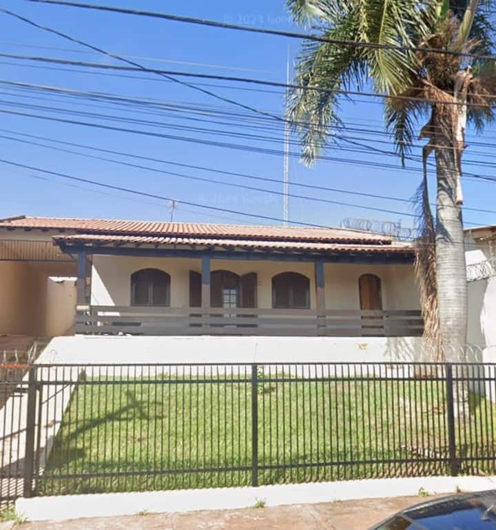 Casa Central Com Piscina, Churrasqueira E Bilhar - Londrina